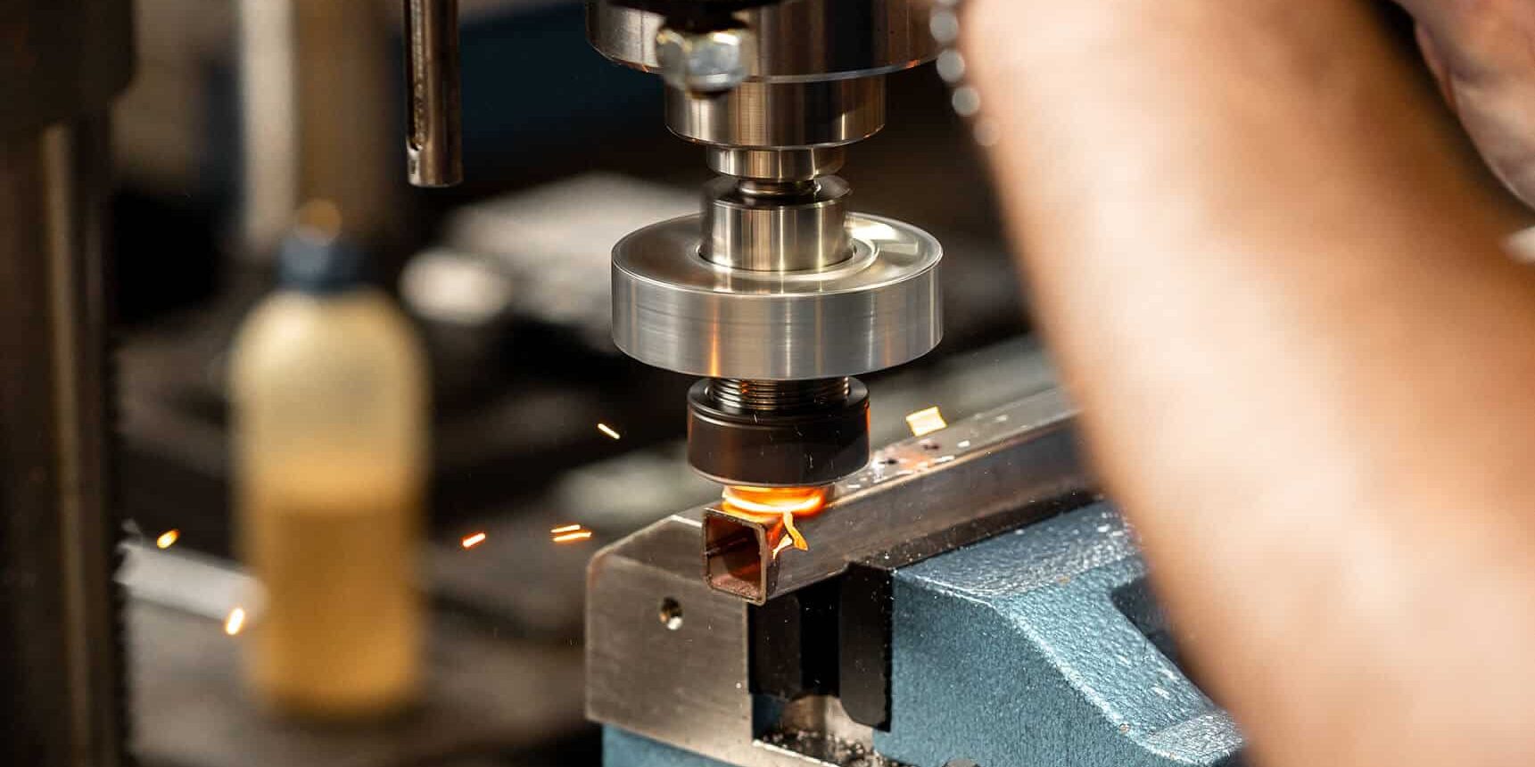 Flowdrill und Gewindeschneiden - Wir sind Filli Stahl